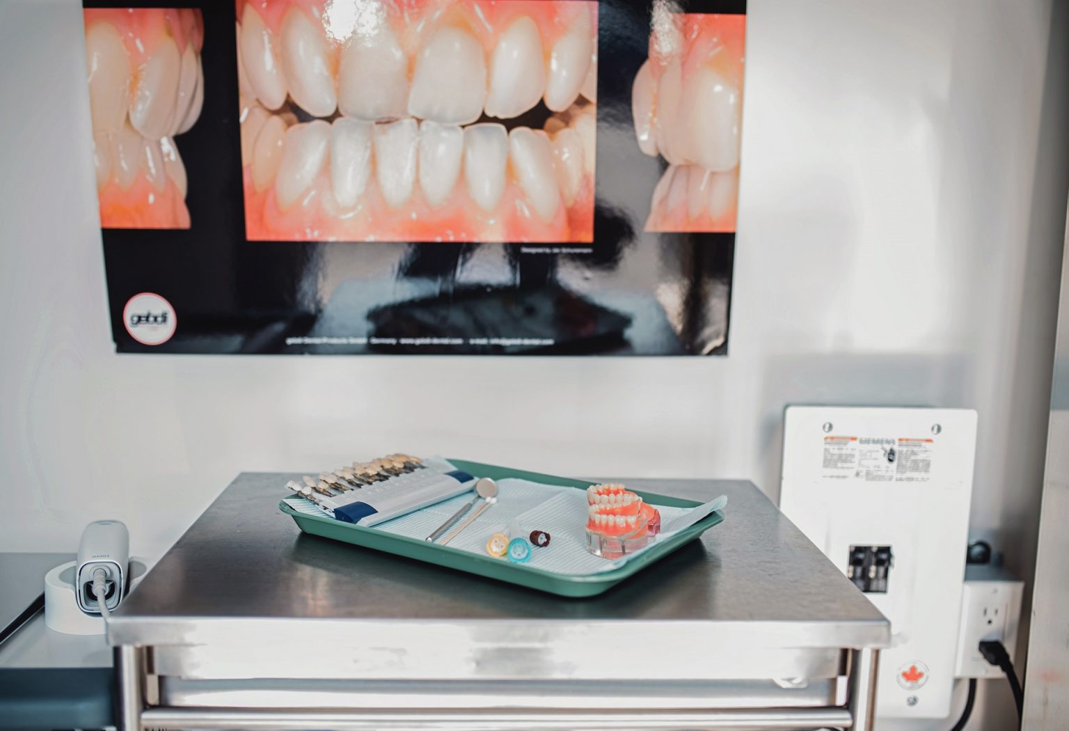 dentures-on-tray-denture-clinic | Digital Denture Centre